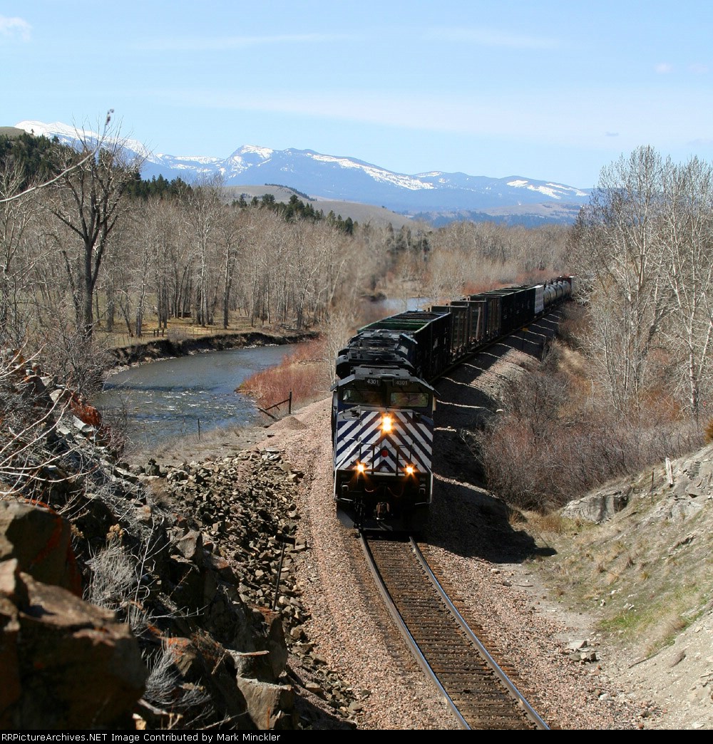 MRL 4301 lead the M-L along the Little Blackfoot Niver